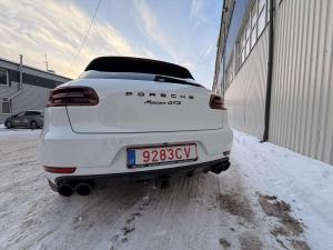 White Porsche Macan 2018 in Panevezys, with an engine capacity of 3.00 L and mileage of 129 thousand km for 41000 €, photo 6 on AUTOMOTO.COM.LV