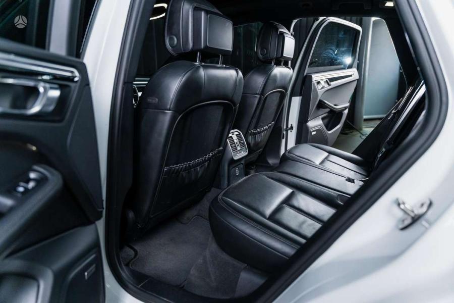 Balts Porsche Macan 2018 Viļņa, ar dzinēja tilpumu 1.98 L un nobraukumu 66 tūkst. km par 28000 €, foto 34 vietnē AUTOMOTO.COM.LV