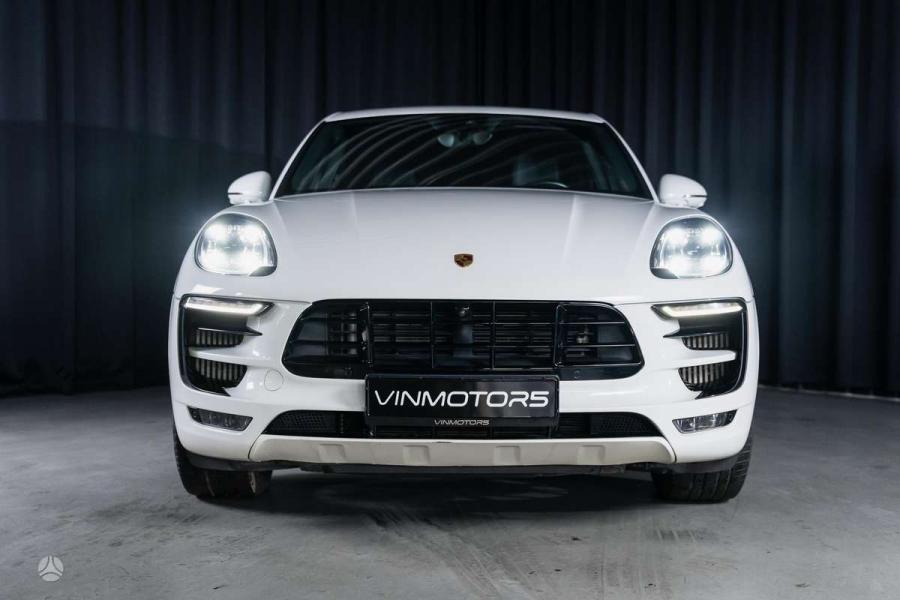 White Porsche Macan 2018 in Vilnius, with an engine capacity of 3.00 L and mileage of 77 thousand km for 37000 €, photo 3 on AUTOMOTO.COM.LV