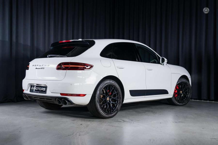 White Porsche Macan 2018 in Vilnius, with an engine capacity of 3.00 L and mileage of 77 thousand km for 37000 €, photo 5 on AUTOMOTO.COM.LV
