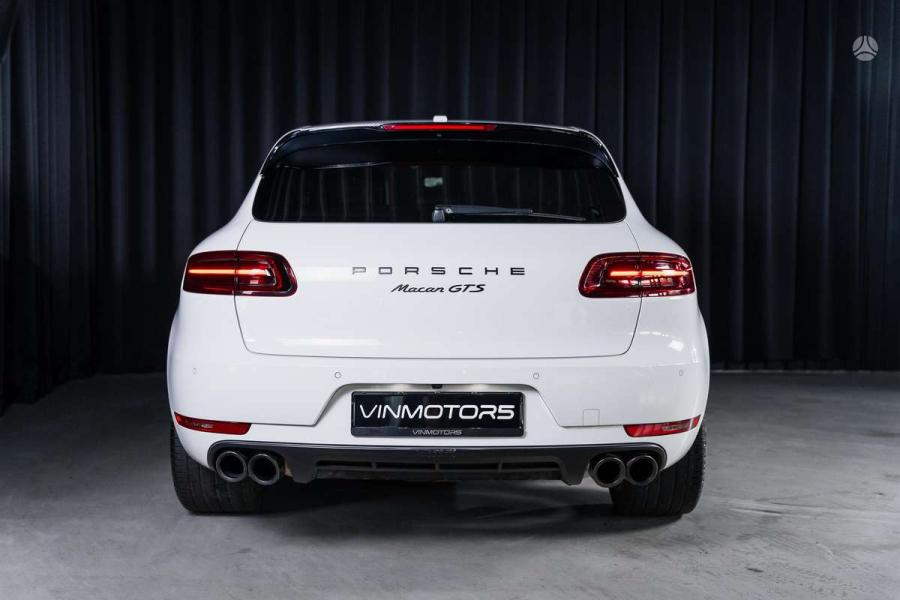 White Porsche Macan 2018 in Vilnius, with an engine capacity of 3.00 L and mileage of 77 thousand km for 37000 €, photo 6 on AUTOMOTO.COM.LV