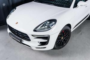 White Porsche Macan 2018 in Vilnius, with an engine capacity of 3.00 L and mileage of 77 thousand km for 37000 €, photo 8 on AUTOMOTO.COM.LV