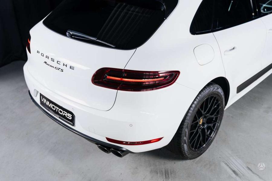 White Porsche Macan 2018 in Vilnius, with an engine capacity of 3.00 L and mileage of 77 thousand km for 37000 €, photo 10 on AUTOMOTO.COM.LV