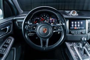White Porsche Macan 2018 in Vilnius, with an engine capacity of 3.00 L and mileage of 77 thousand km for 37000 €, photo 22 on AUTOMOTO.COM.LV