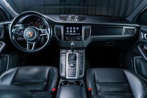 White Porsche Macan 2018 in Vilnius, with an engine capacity of 3.00 L and mileage of 77 thousand km for 37000 €, photo 25 on AUTOMOTO.COM.LV
