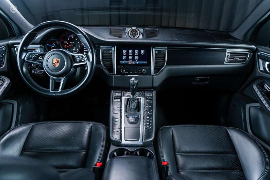 White Porsche Macan 2018 in Vilnius, with an engine capacity of 3.00 L and mileage of 77 thousand km for 37000 €, photo 25 on AUTOMOTO.COM.LV