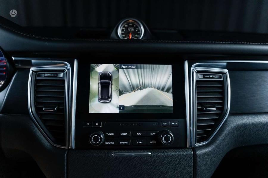 White Porsche Macan 2018 in Vilnius, with an engine capacity of 3.00 L and mileage of 77 thousand km for 37000 €, photo 27 on AUTOMOTO.COM.LV