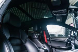 White Porsche Macan 2018 in Vilnius, with an engine capacity of 3.00 L and mileage of 77 thousand km for 37000 €, photo 32 on AUTOMOTO.COM.LV