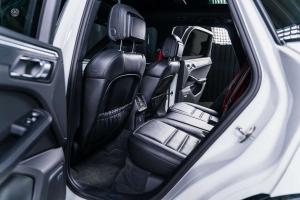 White Porsche Macan 2018 in Vilnius, with an engine capacity of 3.00 L and mileage of 77 thousand km for 37000 €, photo 34 on AUTOMOTO.COM.LV
