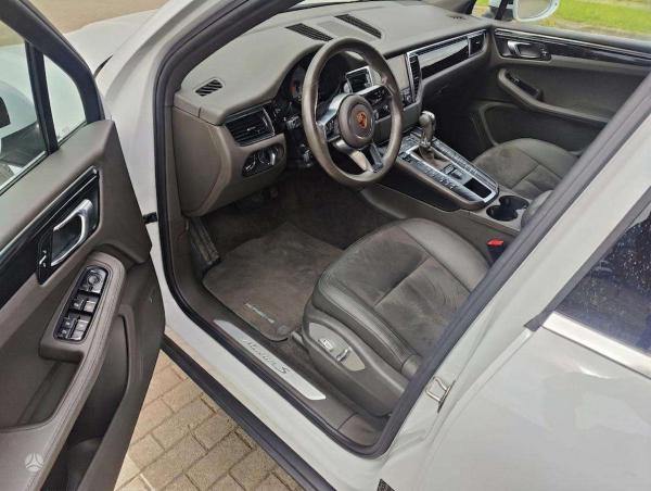 Balts Porsche Macan 2018 Viļņa, ar dzinēja tilpumu 3.00 L un nobraukumu 111 tūkst. km par 28450 €, foto 5 vietnē AUTOMOTO.COM.LV