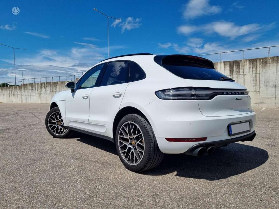 White Porsche Macan 2018 in Vilnius, with an engine capacity of 3.00 L and mileage of 130 thousand km for 27600 €, photo 3 on AUTOMOTO.COM.LV