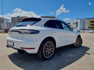 White Porsche Macan 2018 in Vilnius, with an engine capacity of 3.00 L and mileage of 130 thousand km for 27600 €, photo 5 on AUTOMOTO.COM.LV