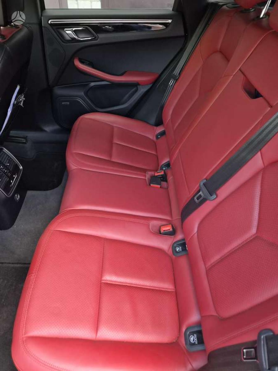 White Porsche Macan 2018 in Vilnius, with an engine capacity of 3.00 L and mileage of 130 thousand km for 27600 €, photo 11 on AUTOMOTO.COM.LV