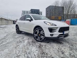 White Porsche Macan 2018 in Vilnius, with an engine capacity of 3.00 L and mileage of 130 thousand km for 27600 €, photo 15 on AUTOMOTO.COM.LV
