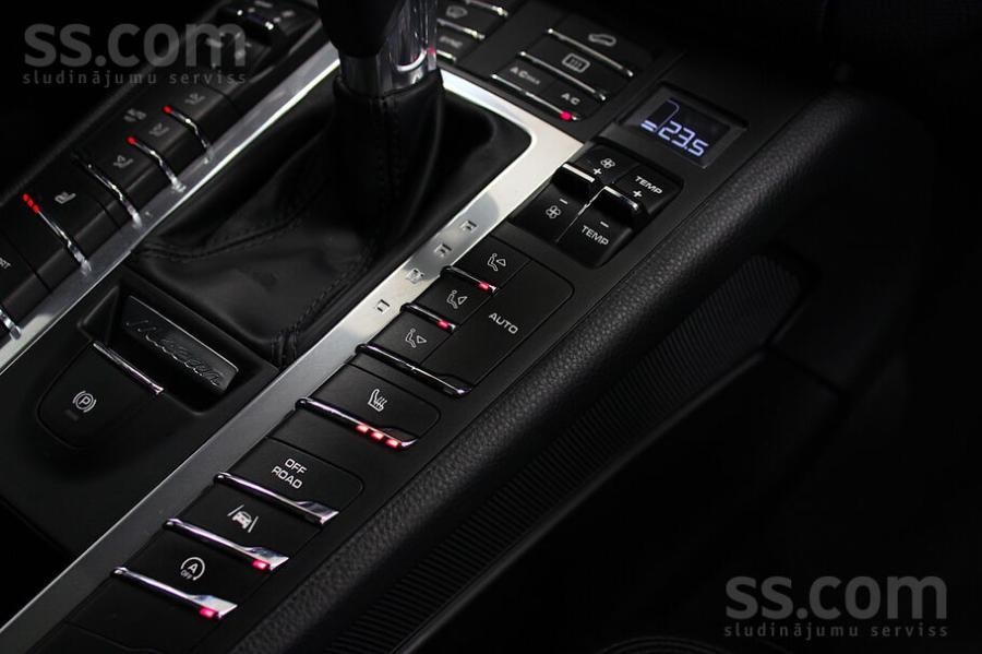 Balts Porsche Macan 2018 Rīga, ar dzinēja tilpumu 3.00 L un nobraukumu 115 tūkst. km par 45000 €, foto 19 vietnē AUTOMOTO.COM.LV