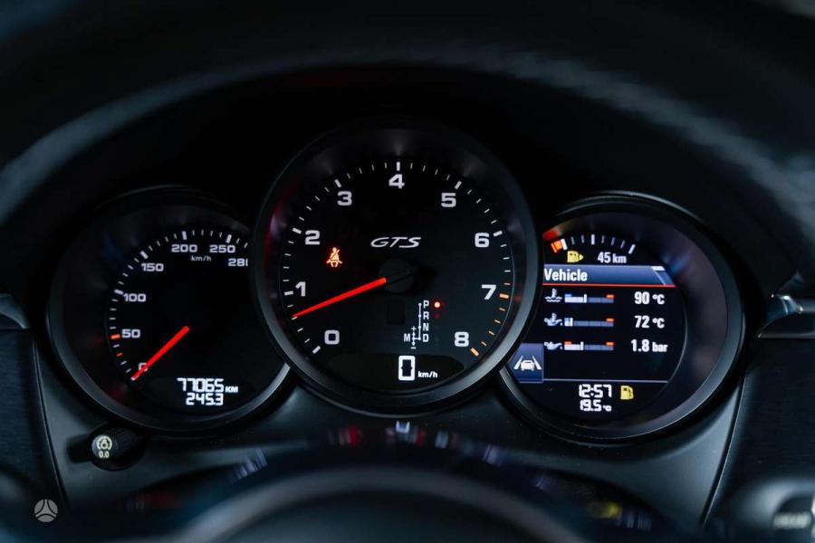 Balts Porsche Macan 2018 Viļņa, ar dzinēja tilpumu 3.00 L un nobraukumu 77 tūkst. km par 36000 €, foto 23 vietnē AUTOMOTO.COM.LV