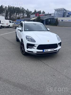 White Porsche Macan 2019 in Riga, with an engine capacity of 2.00 L and mileage of 103 thousand km for 39000 €, photo 2 on AUTOMOTO.COM.LV