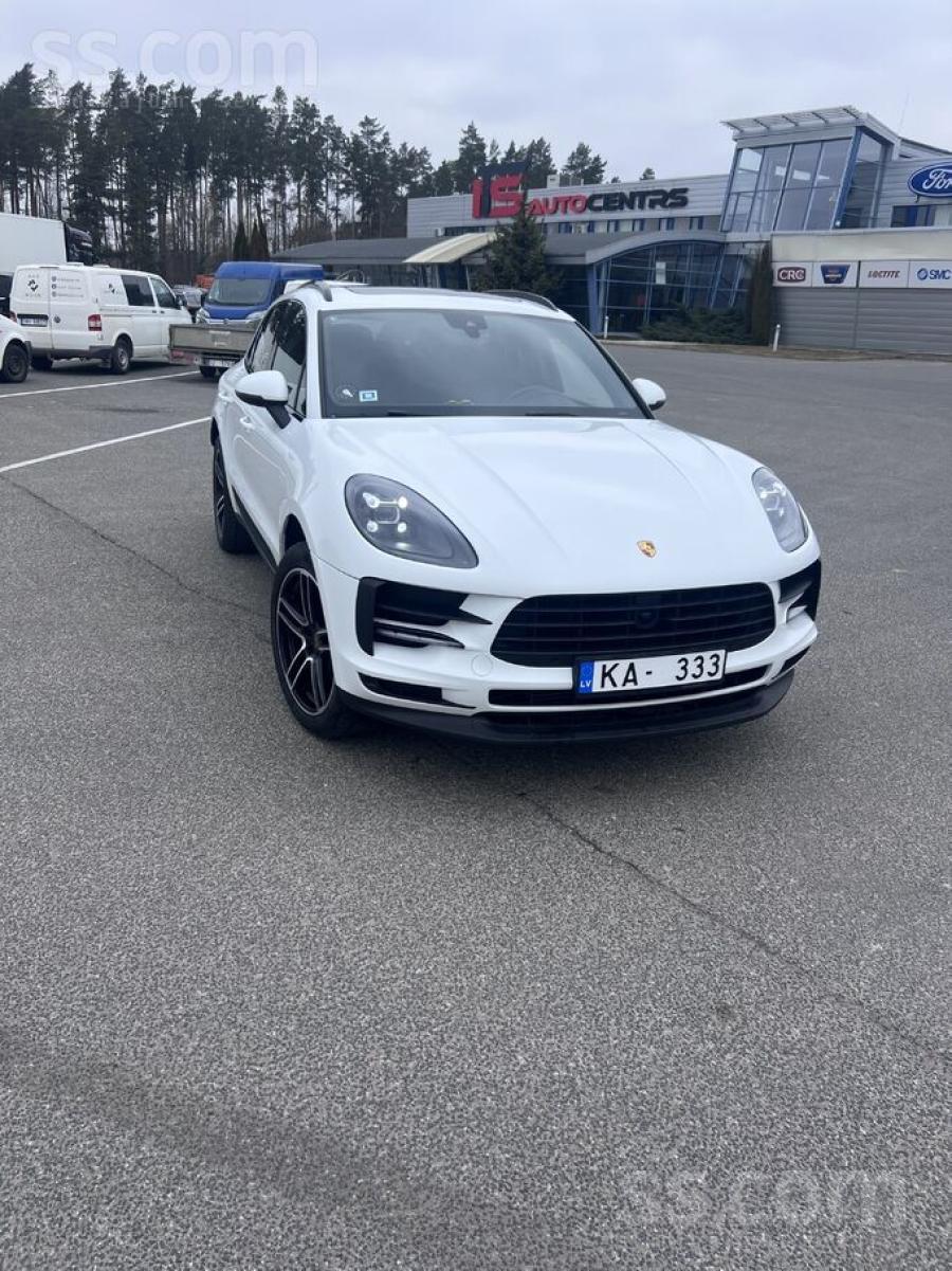 White Porsche Macan 2019 in Riga, with an engine capacity of 2.00 L and mileage of 103 thousand km for 39000 €, photo 2 on AUTOMOTO.COM.LV