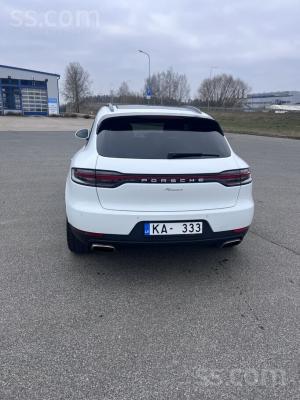 White Porsche Macan 2019 in Riga, with an engine capacity of 2.00 L and mileage of 103 thousand km for 39000 €, photo 6 on AUTOMOTO.COM.LV