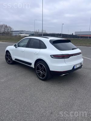 White Porsche Macan 2019 in Riga, with an engine capacity of 2.00 L and mileage of 103 thousand km for 39000 €, photo 7 on AUTOMOTO.COM.LV