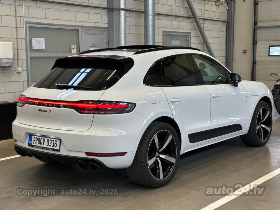 White Porsche Macan 2019 in Tartu, with an engine capacity of 3.00 L and mileage of 108 thousand km for 49950 €, photo 4 on AUTOMOTO.COM.LV