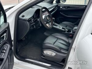 White Porsche Macan 2019 in Tartu, with an engine capacity of 3.00 L and mileage of 108 thousand km for 49950 €, photo 6 on AUTOMOTO.COM.LV