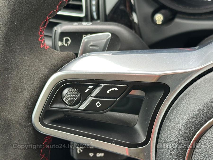 White Porsche Macan 2019 in Tartu, with an engine capacity of 3.00 L and mileage of 108 thousand km for 49950 €, photo 11 on AUTOMOTO.COM.LV