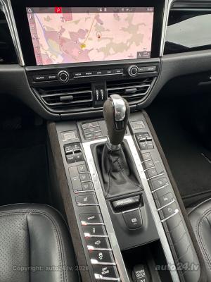 White Porsche Macan 2019 in Tartu, with an engine capacity of 3.00 L and mileage of 108 thousand km for 49950 €, photo 12 on AUTOMOTO.COM.LV