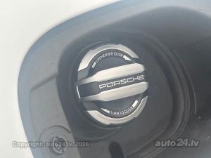 White Porsche Macan 2019 in Tartu, with an engine capacity of 3.00 L and mileage of 108 thousand km for 49950 €, photo 21 on AUTOMOTO.COM.LV
