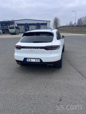 White Porsche Macan 2019 in Riga, with an engine capacity of 2.00 L and mileage of 103 thousand km for 37500 €, photo 6 on AUTOMOTO.COM.LV