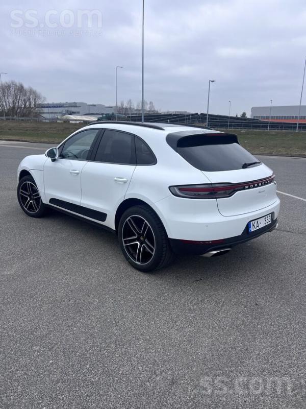 White Porsche Macan 2019 in Riga, with an engine capacity of 2.00 L and mileage of 103 thousand km for 37500 €, photo 7 on AUTOMOTO.COM.LV