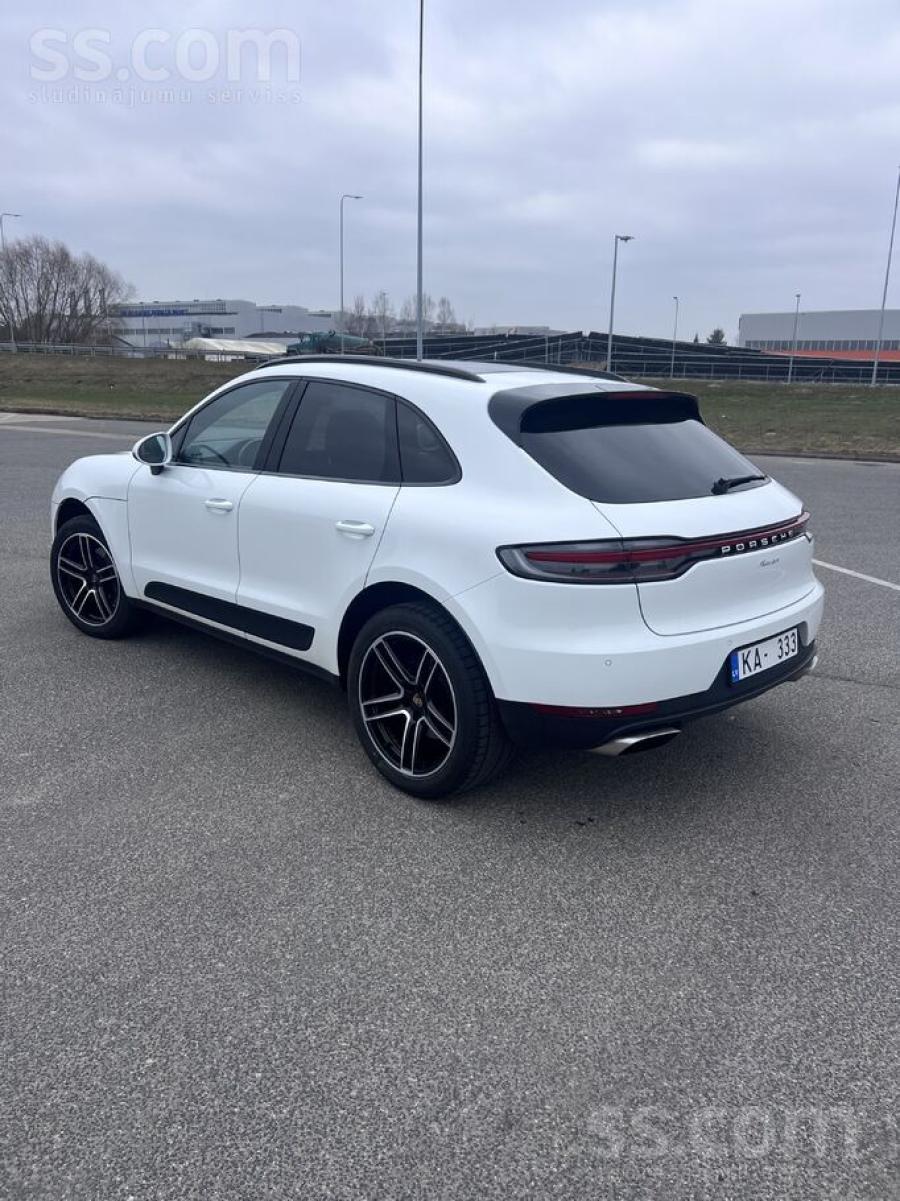 White Porsche Macan 2019 in Riga, with an engine capacity of 2.00 L and mileage of 103 thousand km for 37500 €, photo 8 on AUTOMOTO.COM.LV