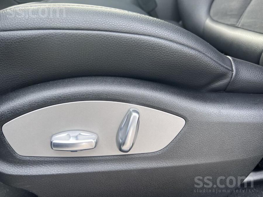 White Porsche Macan 2019 in Riga, with an engine capacity of 2.00 L and mileage of 103 thousand km for 37500 €, photo 9 on AUTOMOTO.COM.LV