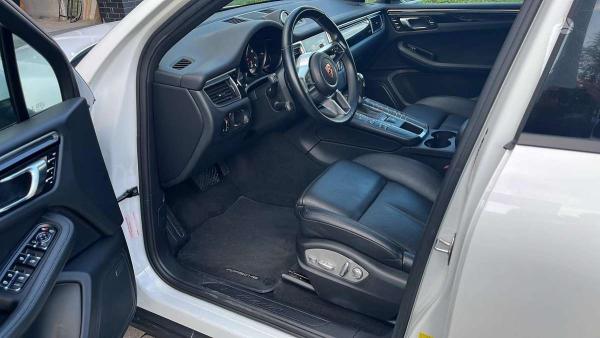 White Porsche Macan 2019 in Marijampole, with an engine capacity of 1.98 L and mileage of 79 thousand km for 34900 €, photo 7 on AUTOMOTO.COM.LV