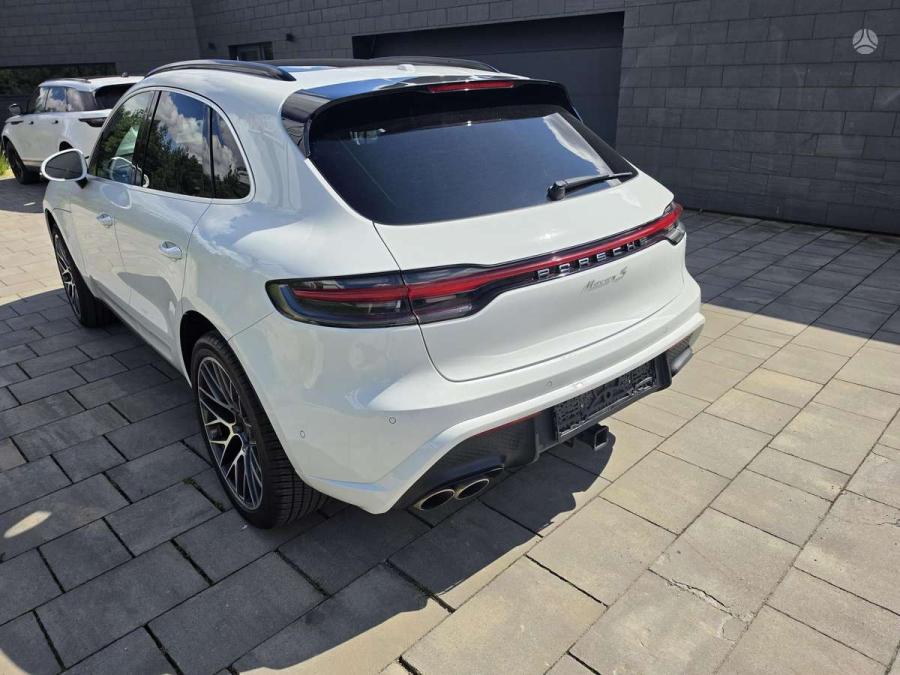 White Porsche Macan 2019 in Marijampole, with an engine capacity of 3.00 L and mileage of 83 thousand km for 29999 €, photo 3 on AUTOMOTO.COM.LV