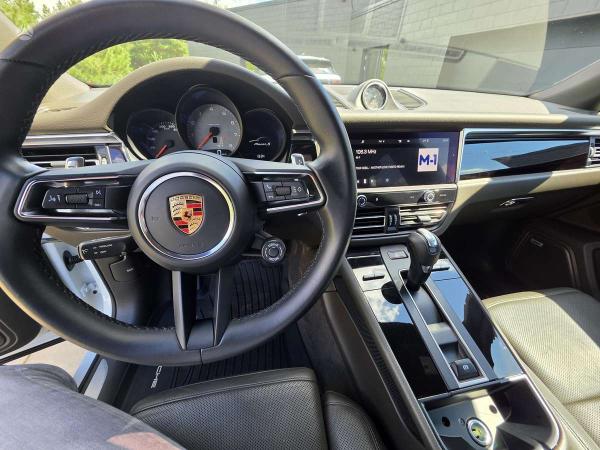 White Porsche Macan 2019 in Marijampole, with an engine capacity of 3.00 L and mileage of 83 thousand km for 29999 €, photo 4 on AUTOMOTO.COM.LV