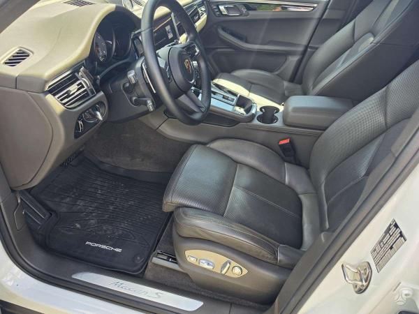 White Porsche Macan 2019 in Marijampole, with an engine capacity of 3.00 L and mileage of 83 thousand km for 29999 €, photo 5 on AUTOMOTO.COM.LV
