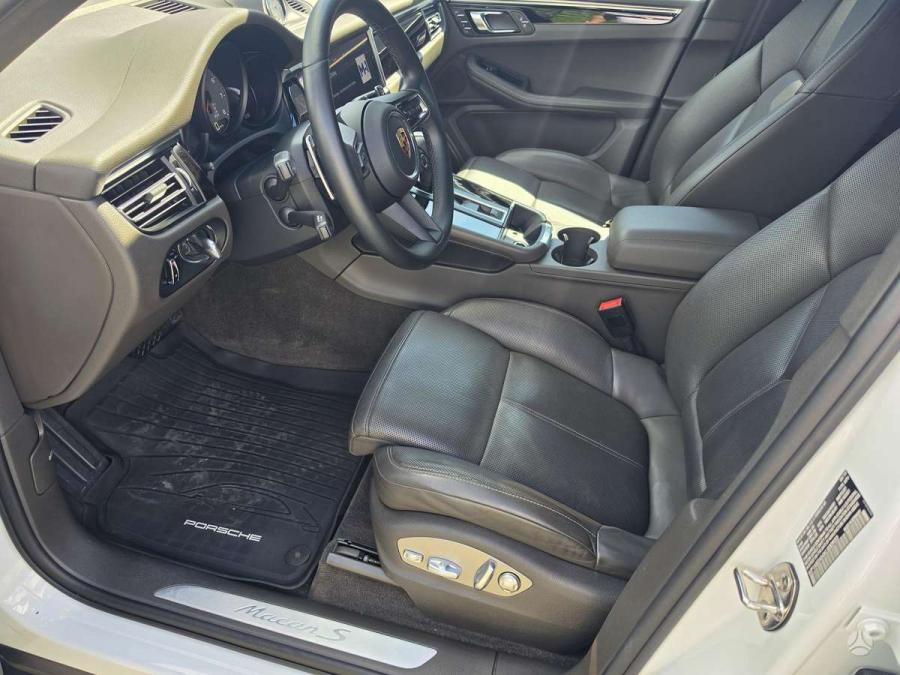 White Porsche Macan 2019 in Marijampole, with an engine capacity of 3.00 L and mileage of 83 thousand km for 29999 €, photo 5 on AUTOMOTO.COM.LV