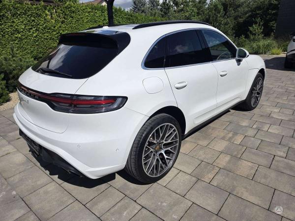 White Porsche Macan 2019 in Marijampole, with an engine capacity of 3.00 L and mileage of 83 thousand km for 29999 €, photo 8 on AUTOMOTO.COM.LV
