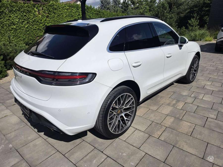 White Porsche Macan 2019 in Marijampole, with an engine capacity of 3.00 L and mileage of 83 thousand km for 29999 €, photo 8 on AUTOMOTO.COM.LV