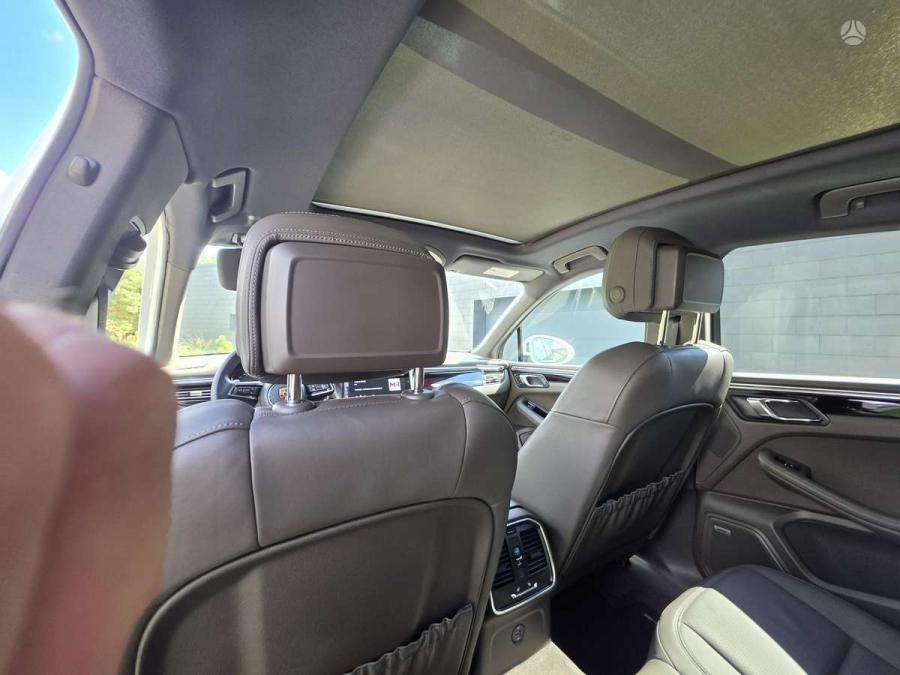 White Porsche Macan 2019 in Marijampole, with an engine capacity of 3.00 L and mileage of 83 thousand km for 29999 €, photo 13 on AUTOMOTO.COM.LV