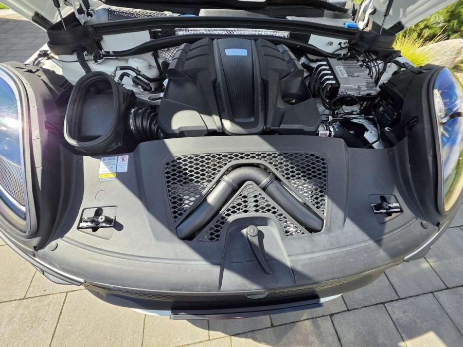 White Porsche Macan 2019 in Marijampole, with an engine capacity of 3.00 L and mileage of 83 thousand km for 29999 €, photo 14 on AUTOMOTO.COM.LV