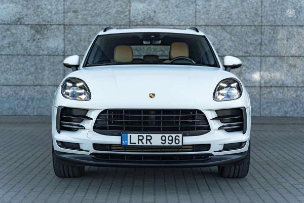 Balts Porsche Macan 2020 Klaipėda, ar dzinēja tilpumu 1.98 L un nobraukumu 58 tūkst. km par 36999 €, foto 1 vietnē AUTOMOTO.COM.LV