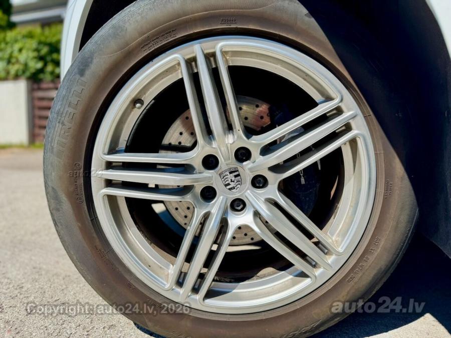 Белый Порше Масан 2020 в Таллин, объемом двигателя 2.00 л и пробегом 59 тыс. км за 50000 €, фото 5 на AUTOMOTO.COM.LV