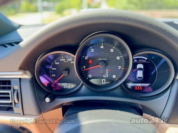 White Porsche Macan 2020 in Tallinn, with an engine capacity of 2.00 L and mileage of 59 thousand km for 50000 €, photo 8 on AUTOMOTO.COM.LV