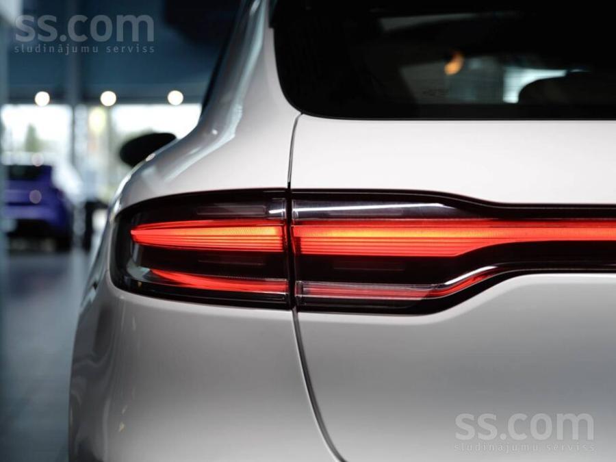 Balts Porsche Macan 2020 Rīga, ar dzinēja tilpumu 2.00 L un nobraukumu 72 tūkst. km par 37900 €, foto 12 vietnē AUTOMOTO.COM.LV