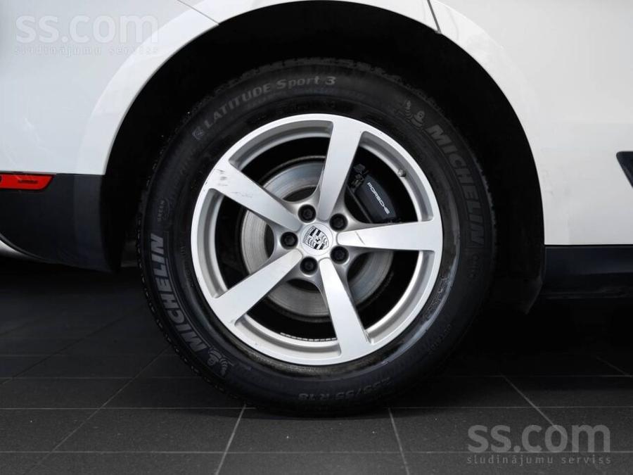Balts Porsche Macan 2020 Rīga, ar dzinēja tilpumu 2.00 L un nobraukumu 72 tūkst. km par 37900 €, foto 18 vietnē AUTOMOTO.COM.LV