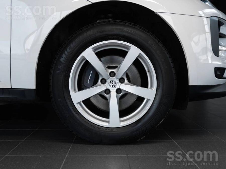 Balts Porsche Macan 2020 Rīga, ar dzinēja tilpumu 2.00 L un nobraukumu 72 tūkst. km par 37900 €, foto 19 vietnē AUTOMOTO.COM.LV