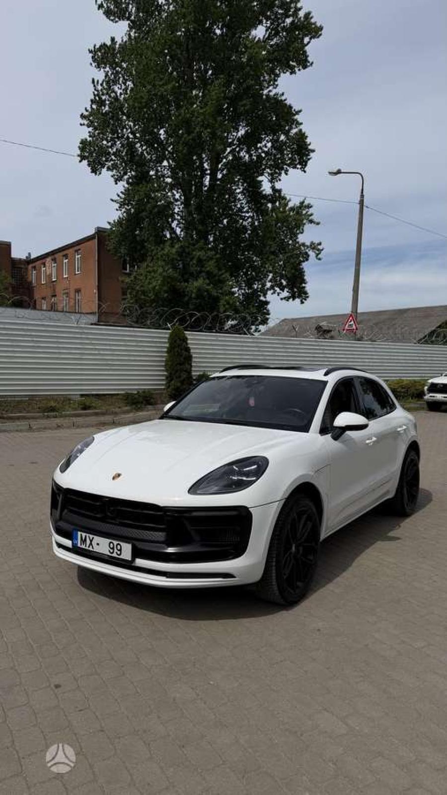Balts Porsche Macan 2020 Rīga, ar dzinēja tilpumu 2.89 L un nobraukumu 87 tūkst. km par 42000 €, foto 1 vietnē AUTOMOTO.COM.LV