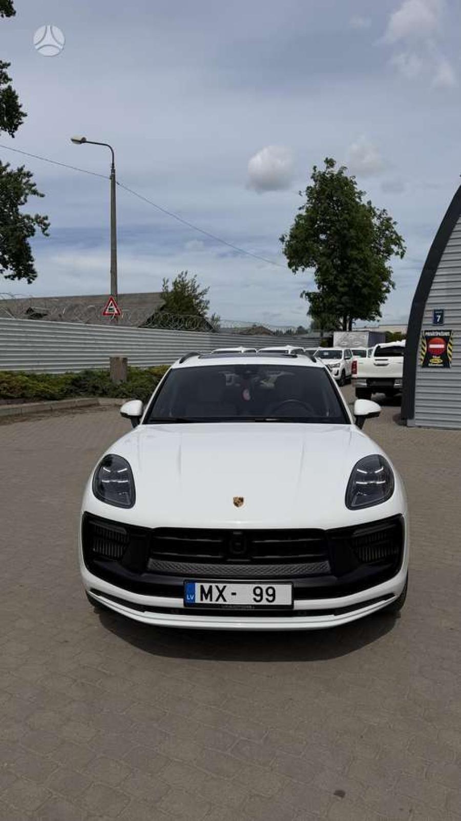Balts Porsche Macan 2020 Rīga, ar dzinēja tilpumu 2.89 L un nobraukumu 87 tūkst. km par 42000 €, foto 3 vietnē AUTOMOTO.COM.LV